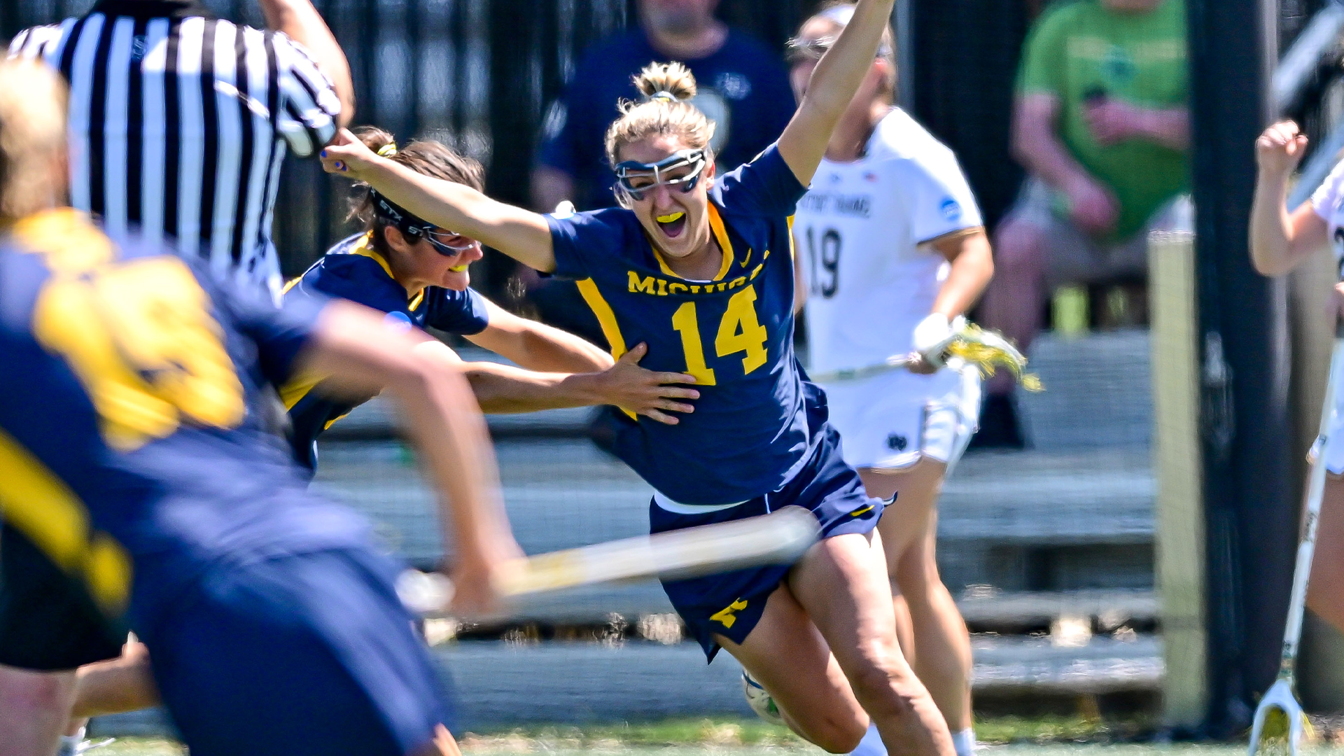 Wolverine Walk-Off! Smith Beats Buzzer, Sends Michigan to Quarterfinals ...